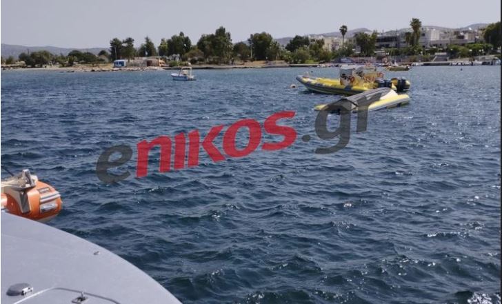 Δύο ταχύπλοα σκάφη συγκρούστηκαν στην Παλαιά Φώκαια στα οποία επέβαιναν ...