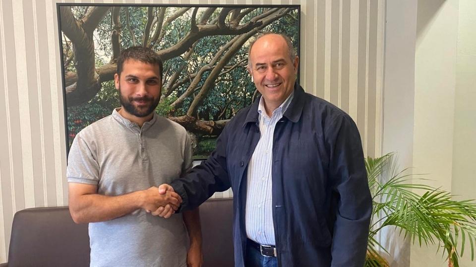 ΣΥΝθεση | Γνωριμία με τους υποψηφίους: Ο Θανάσης Παπαθεοχάρης και ο ...