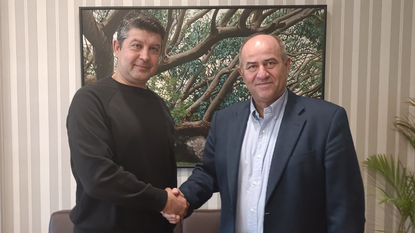 ΣΥΝθεση: Η Σίσσυ Γκατζά από τον Πλαταμώνα, η Ευαγγελία Σαφέτη από το ...