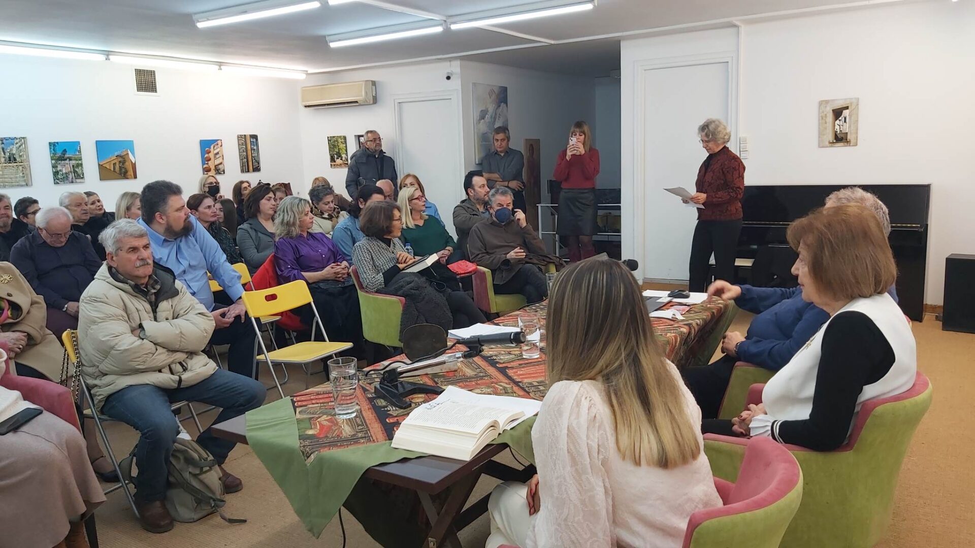 Παρουσίαση του βιβλίου της συγγραφέως Ιωάννας Κουτσόγιωργα στο ΜΑΤΙ ...